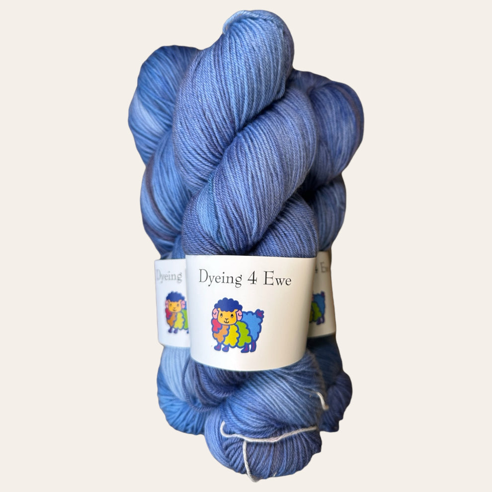Indigo skies Hand Dyed Sock yarn – Dyeing 4 Ewe